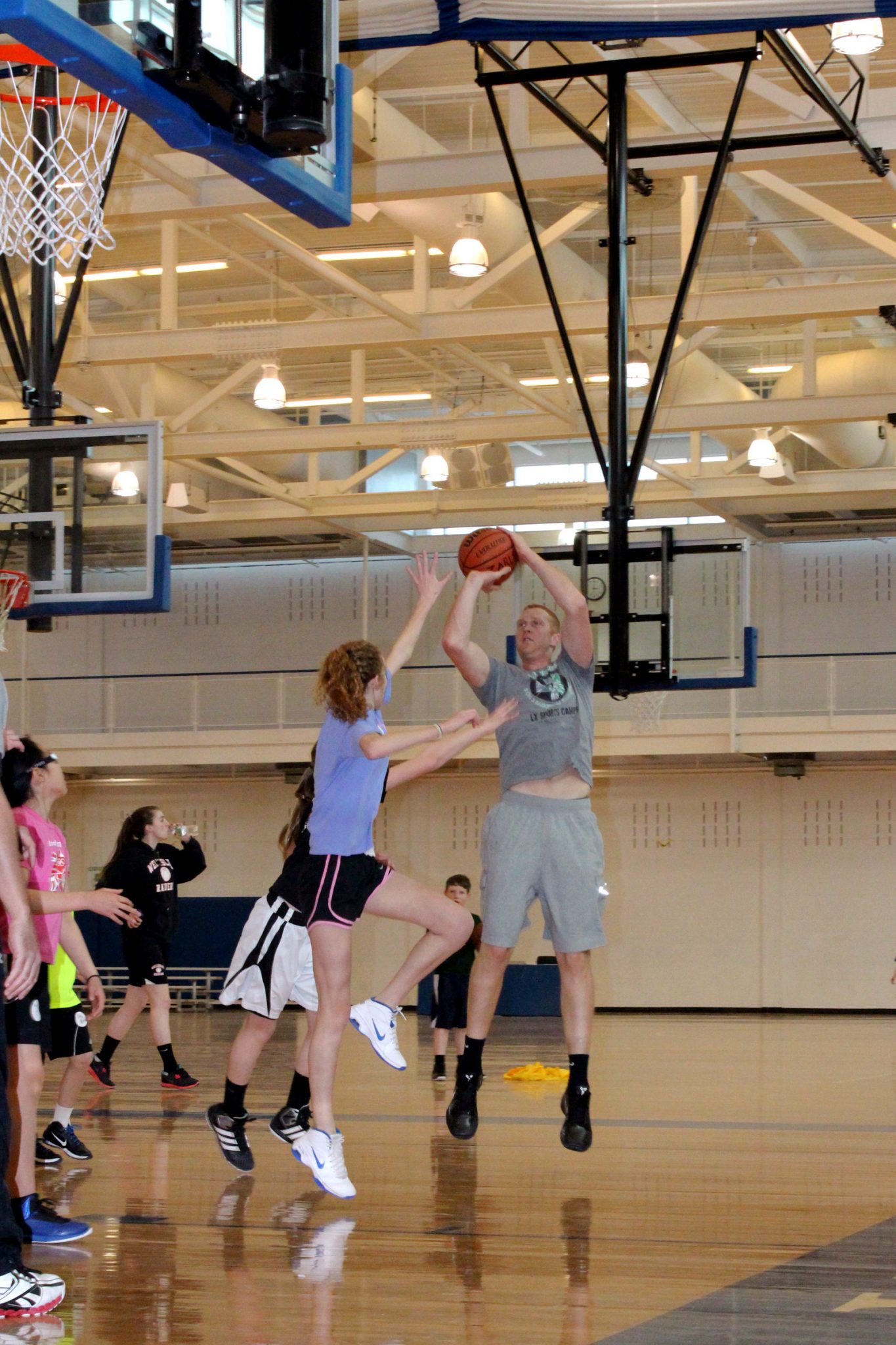 Young Wellesley hoop players go 3-on-3 - and challenge ex-Celtics ...