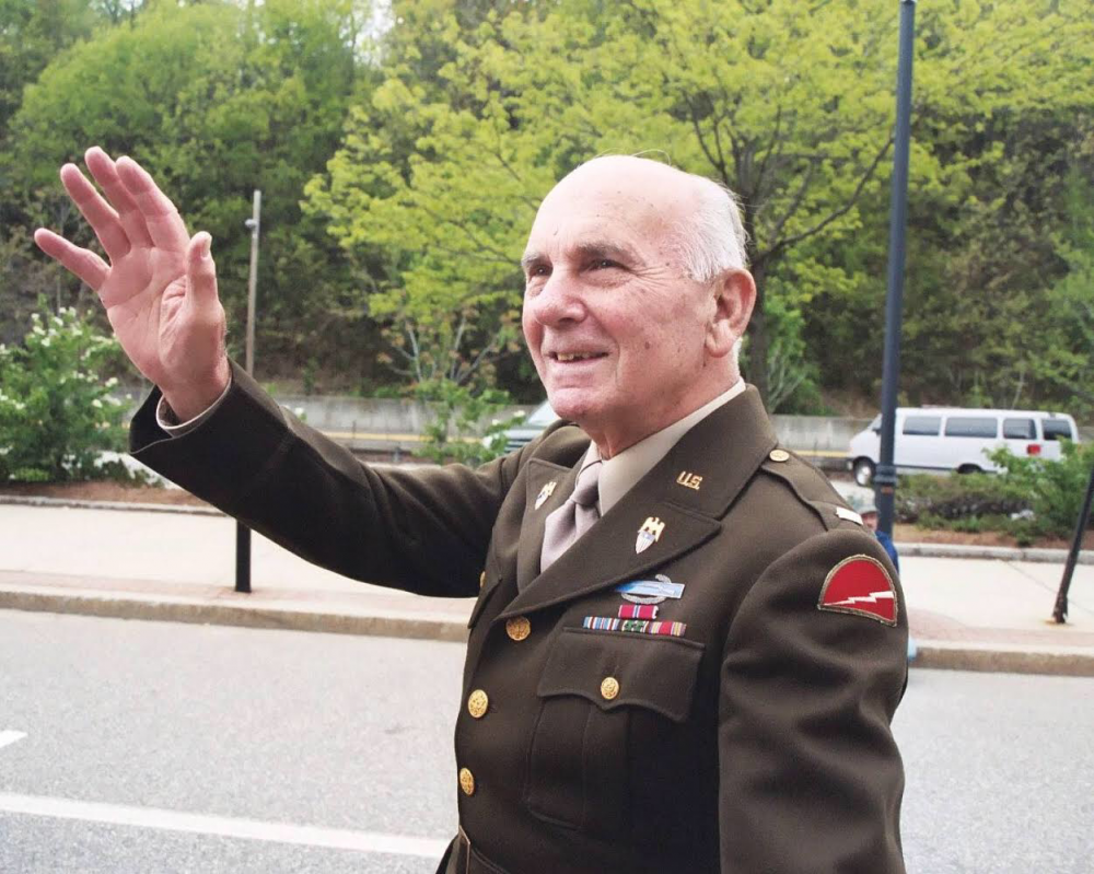 Wellesley mourns Robert J. Hinchliffe: Devoted family man, WWII ...