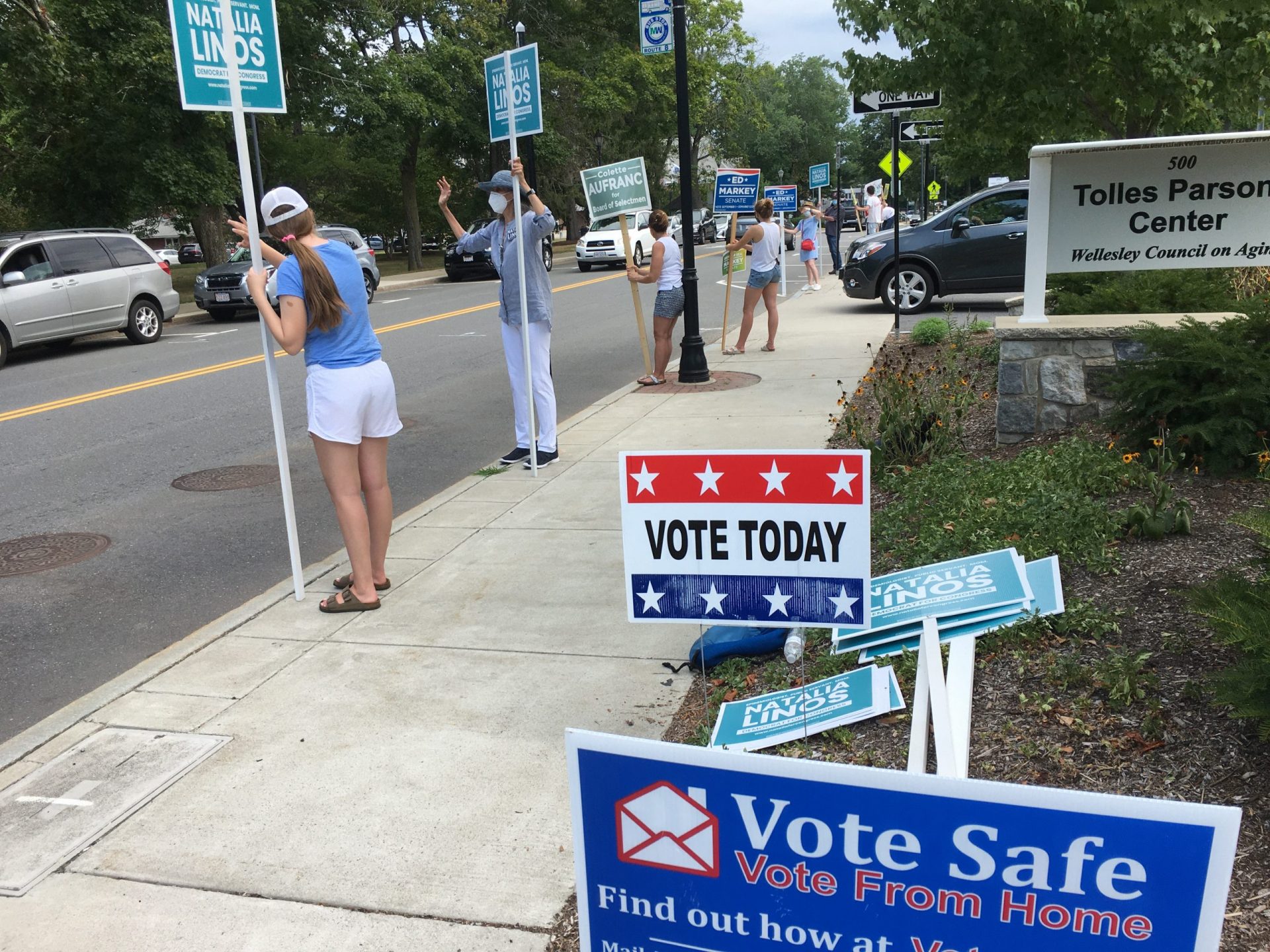 Early voting scene in Wellesley - The Swellesley Report