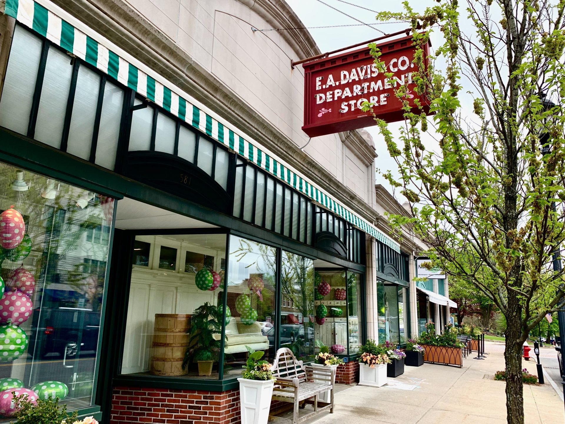 E.A. Davis in Wellesley's Church Square has closed its doors after 120 ...