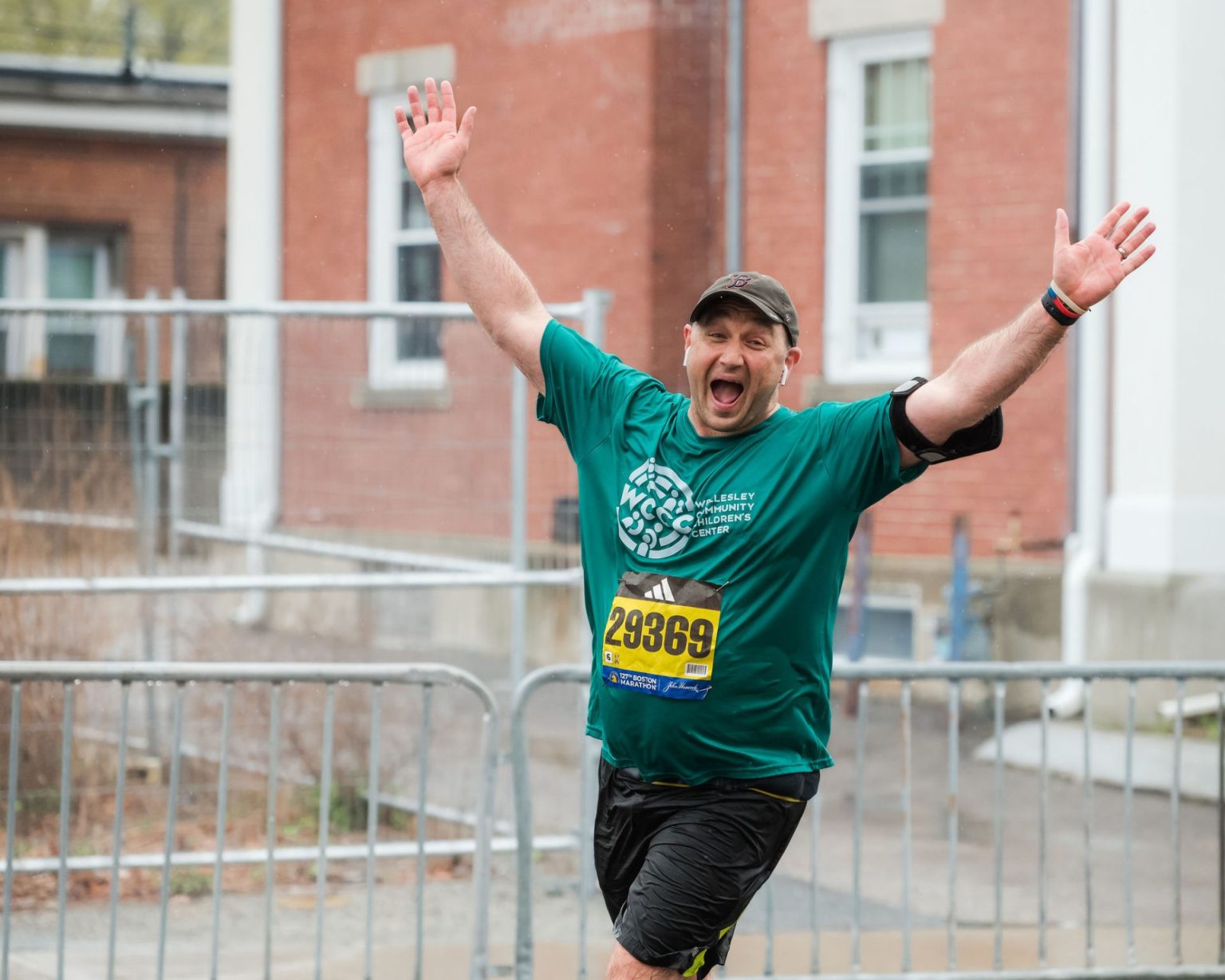 Boston Marathon scene in Wellesley - The Swellesley Report