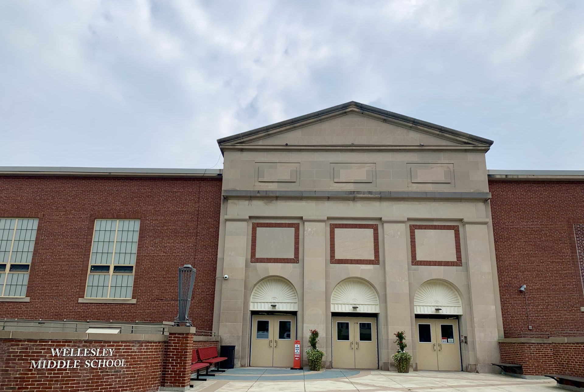 Show before the show: Wellesley Annual Town Meeting attendees to be ...