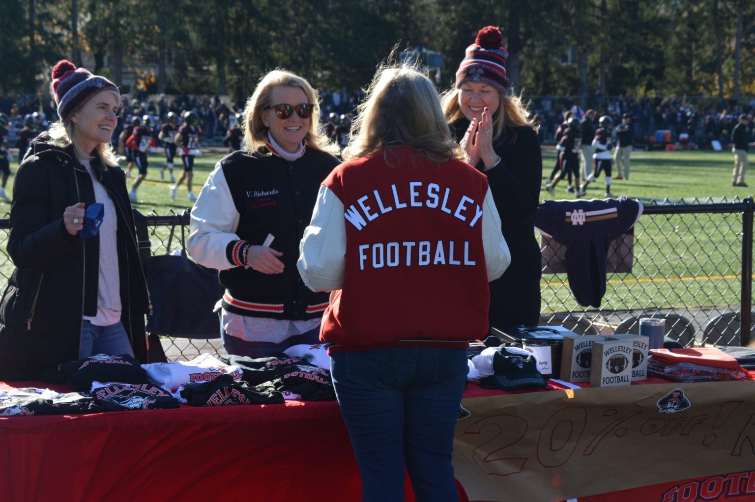 Scenes from Wellesley-Needham High School football game on Thanksgiving ...