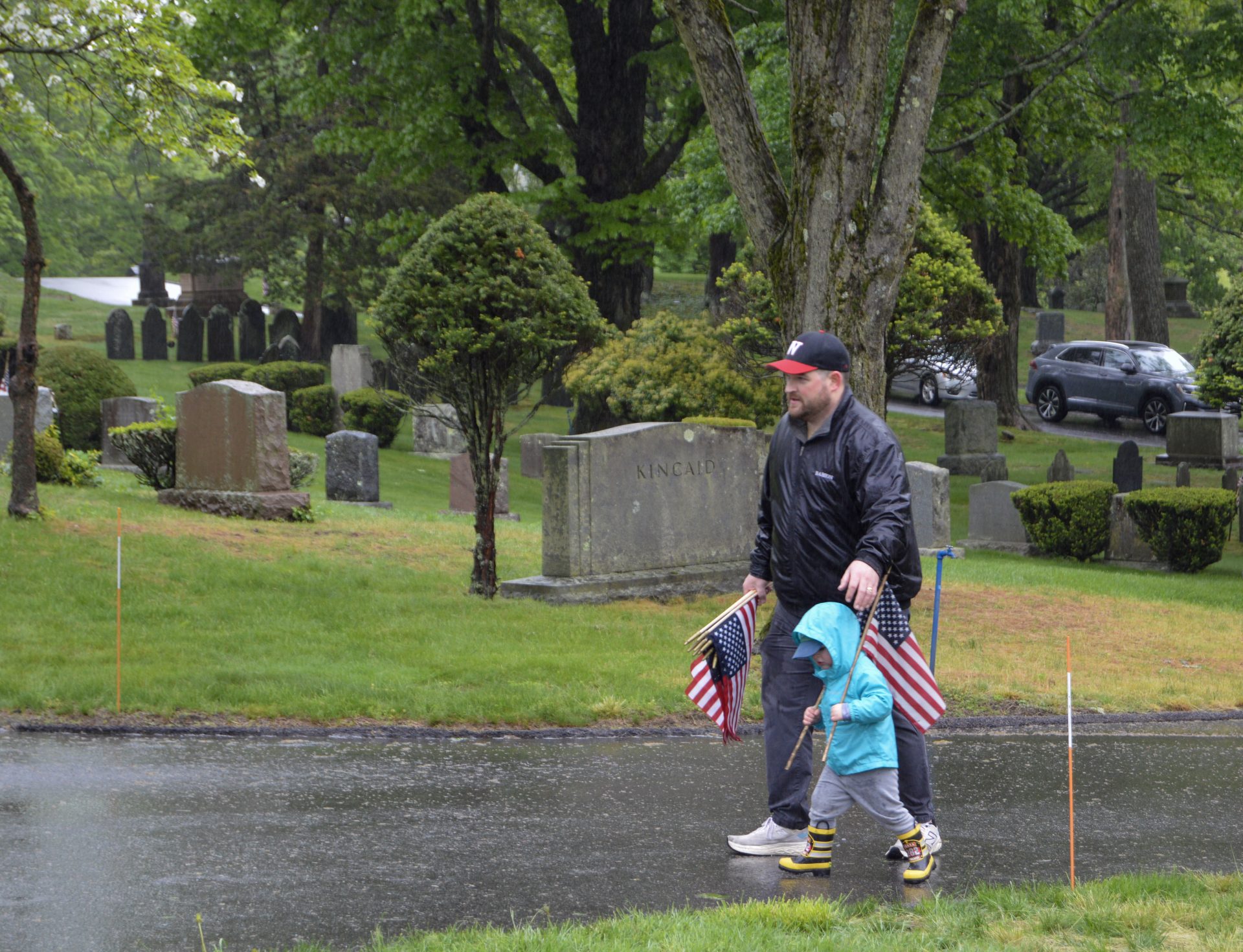 Volunteers in Wellesley dress veterans' graves with new flags ahead of ...